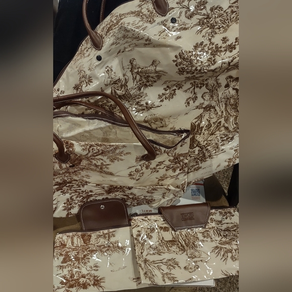 Two's Company | Bags | 4 Piece Bag Set | Poshmark